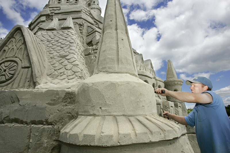 Maine man’s sandcastle to aid victims of Superstorm Sandy