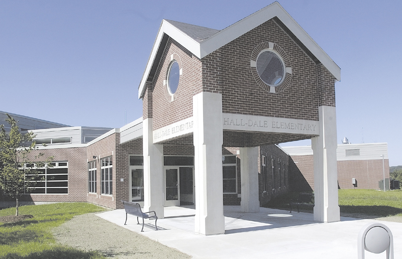 Team Hall-Dale’s struggles at center of dispute between RSU 2 boss ...