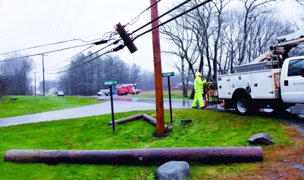 Downed utility pole causes more than 1,200 to lose power in Unity area