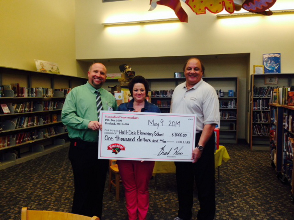 Hannaford Supermarket donates to school
