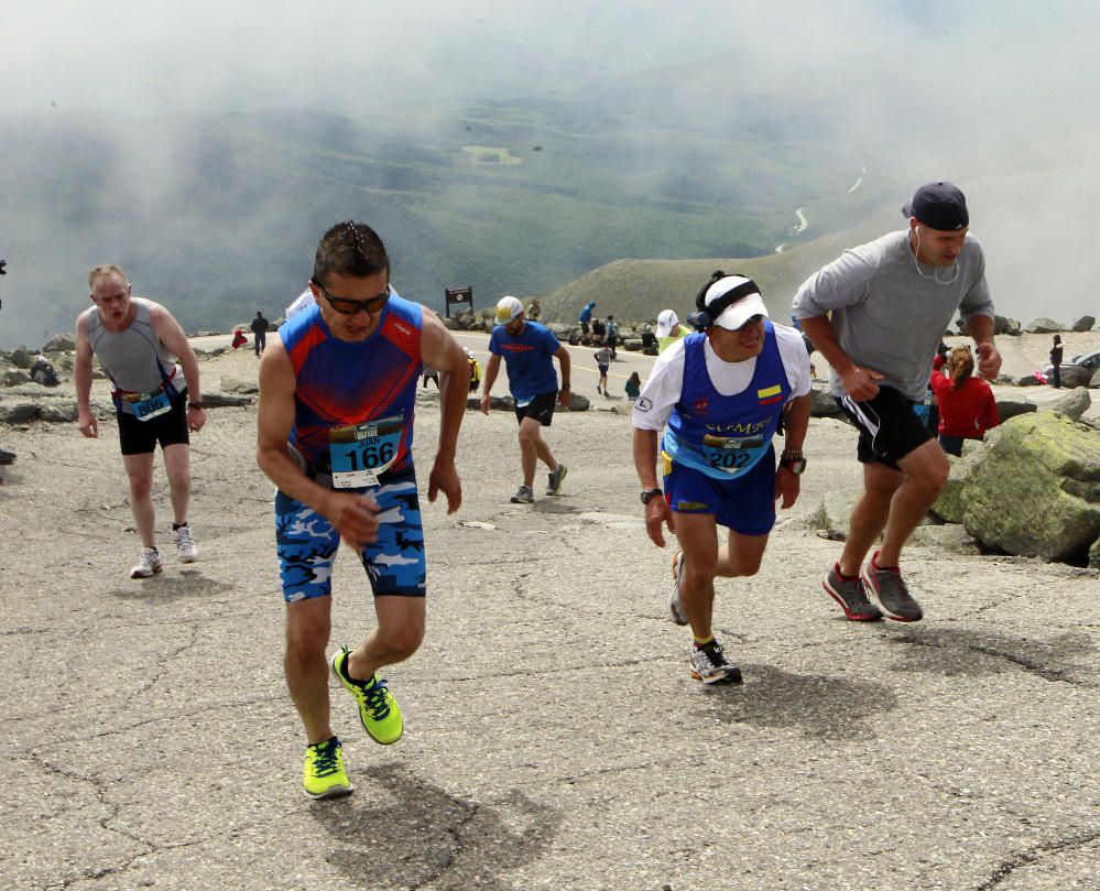 Runners from Colorado win race up Mount Washington