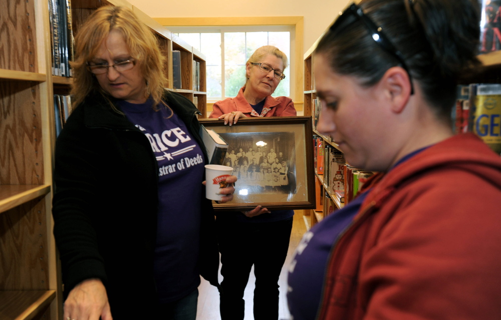 Canaan celebrates opening of new library