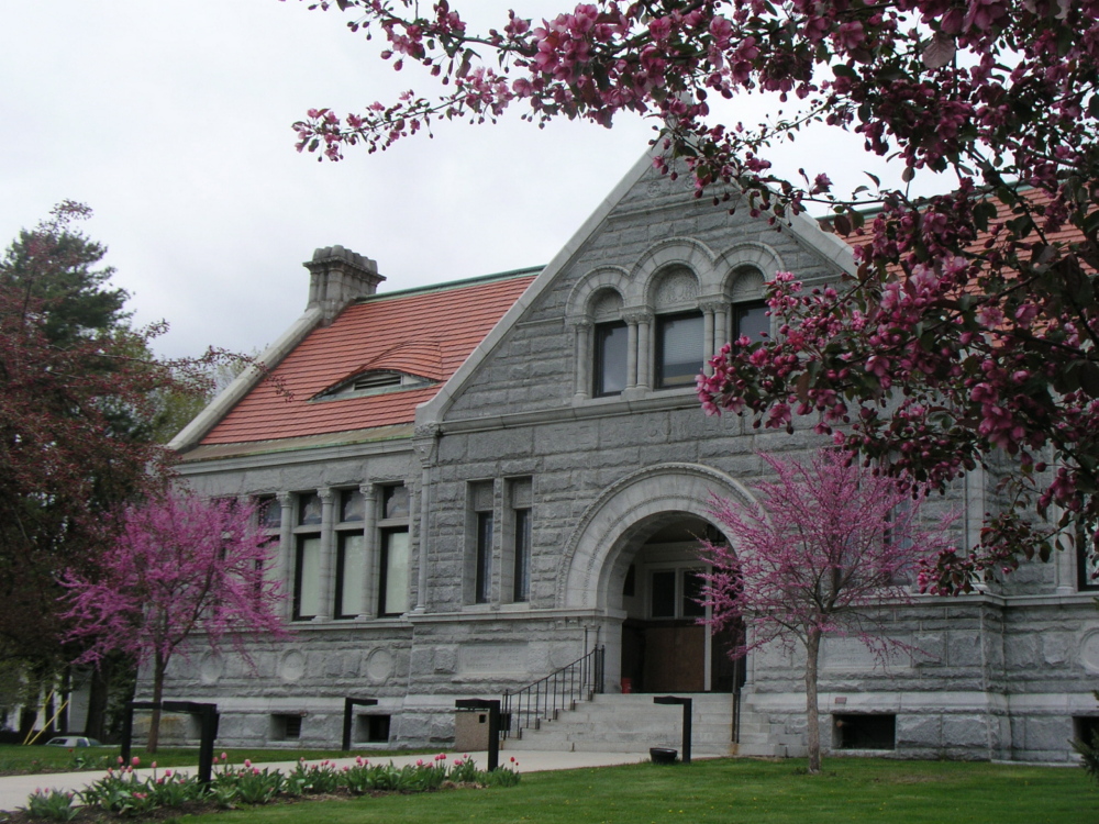 Augusta’s Lithgow Library may temporarily move to former MaineGeneral