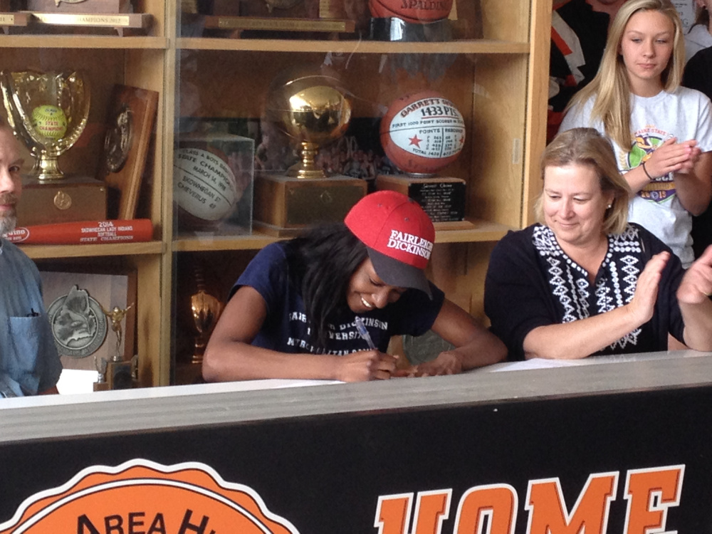 Maddy Price makes Farleigh Dickinson plans official