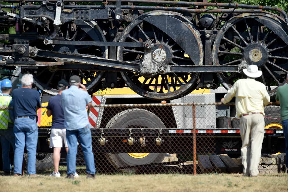 The Old 470 locomotive begins move from Waterville to its restoration ...