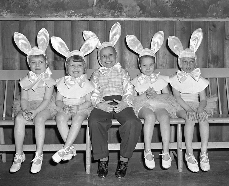 Hats, chicks and rabbits: Historic photos of Easter in Portland