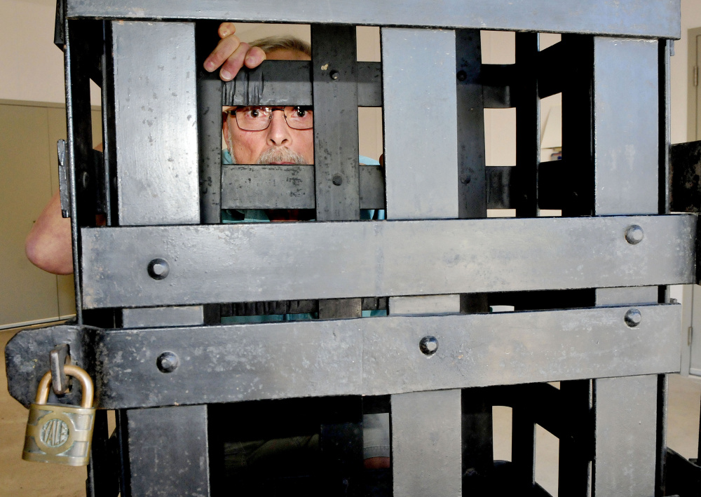 Historical oddity ‘tramp chair’ returns to Oakland for summer