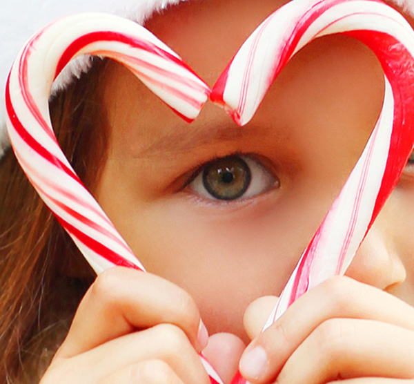 How can a Santa handing out candy canes to children go wrong, you ask?