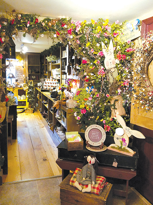 Saltbox Primitives reproductions and home décor can create the ambiance ...