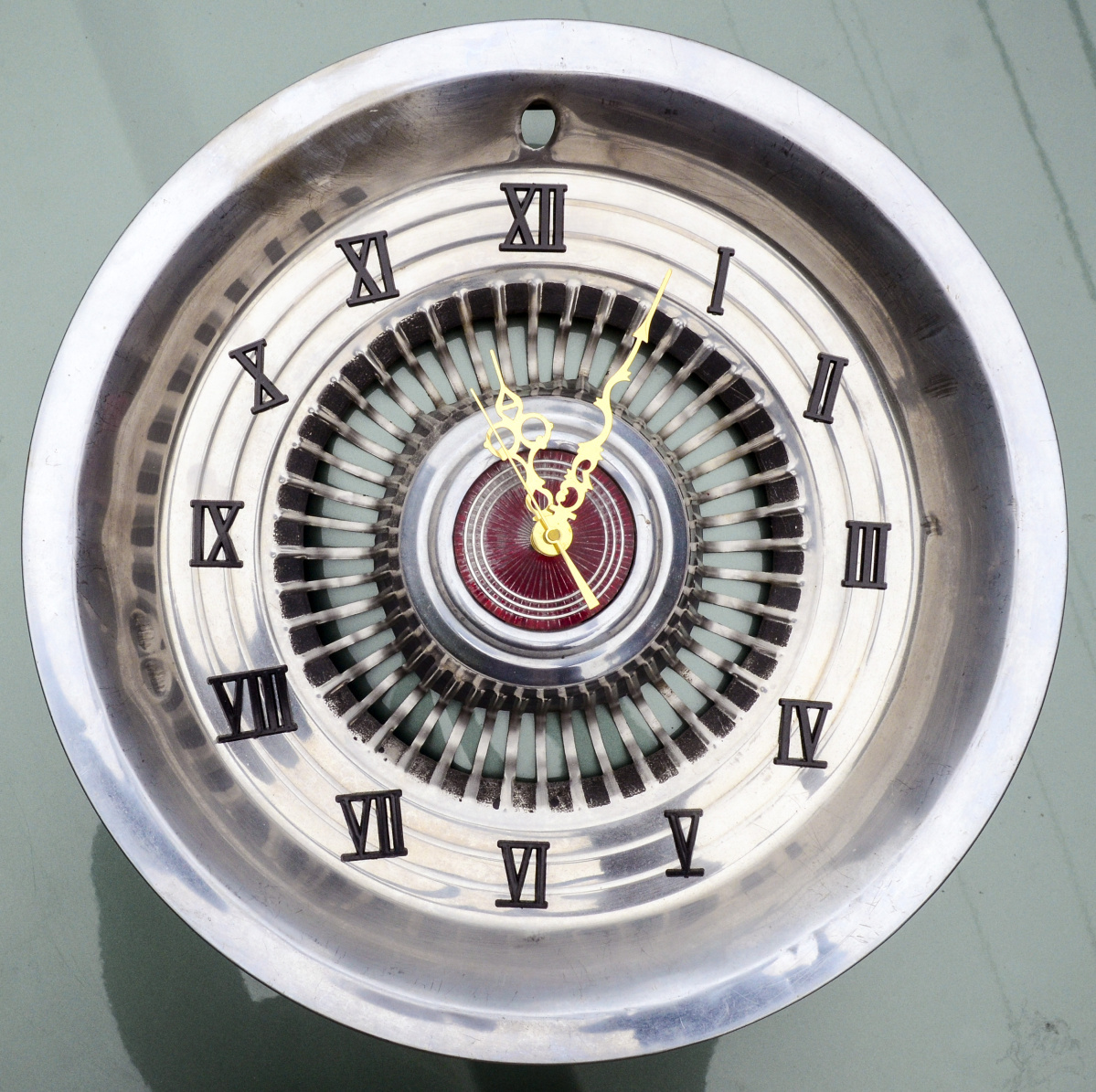 With death of ‘hubcap man,’ Winthrop landmark going away