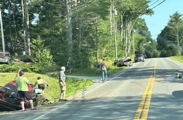 Four-vehicle crash in Jefferson sends 3 people to hospitals