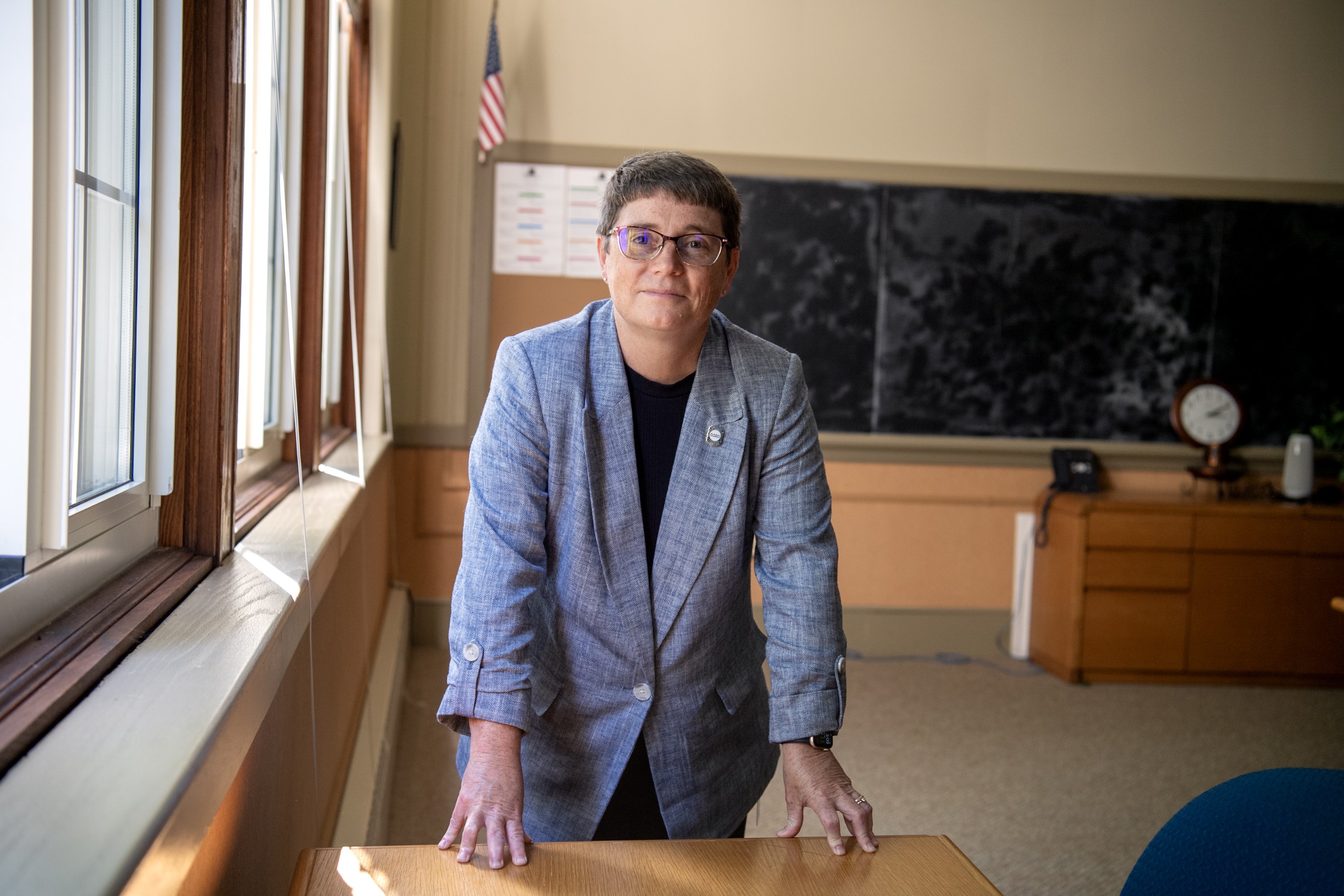 How do Maine schools decide to go into lockdown?