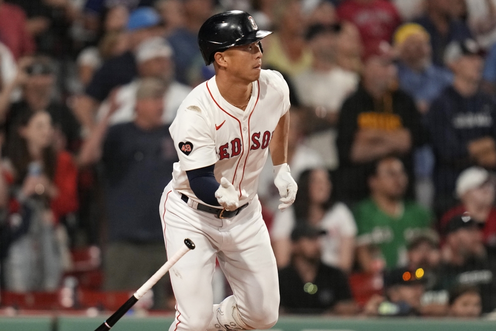 Outfielder Rob Refsynder leaves Boston for Seattle