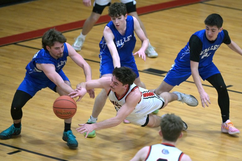 Hall-Dale boys basketball holds off Valley in cross-class showdown