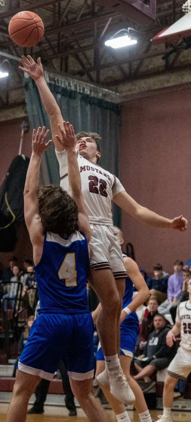 Boys basketball: Monmouth boys top Mt. Abram in fast-paced, physical battle