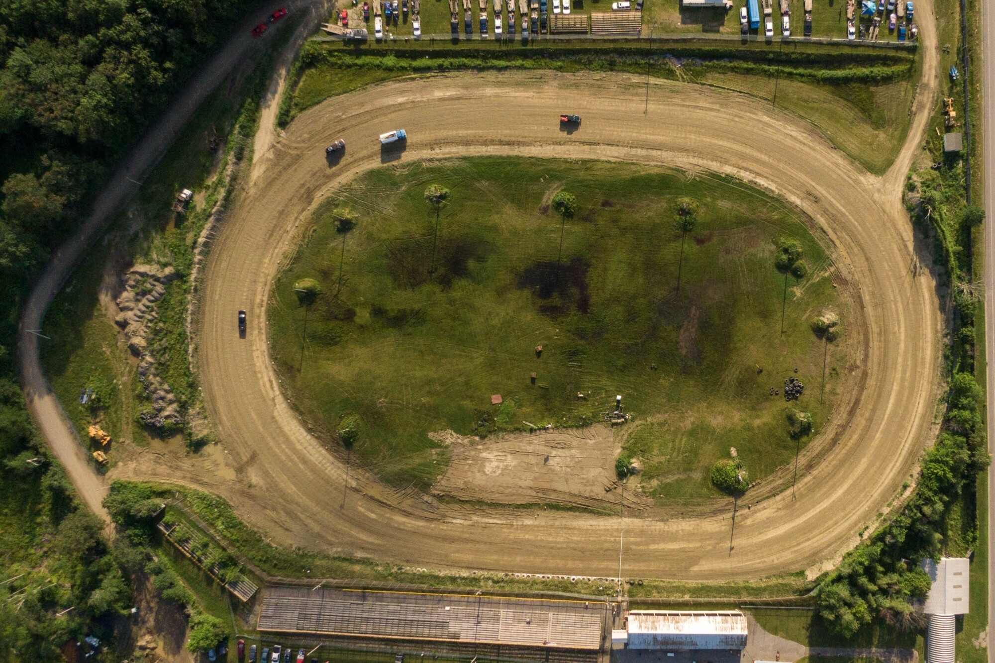 Auto Racing: Drivers get down and dirty at Unity Raceway